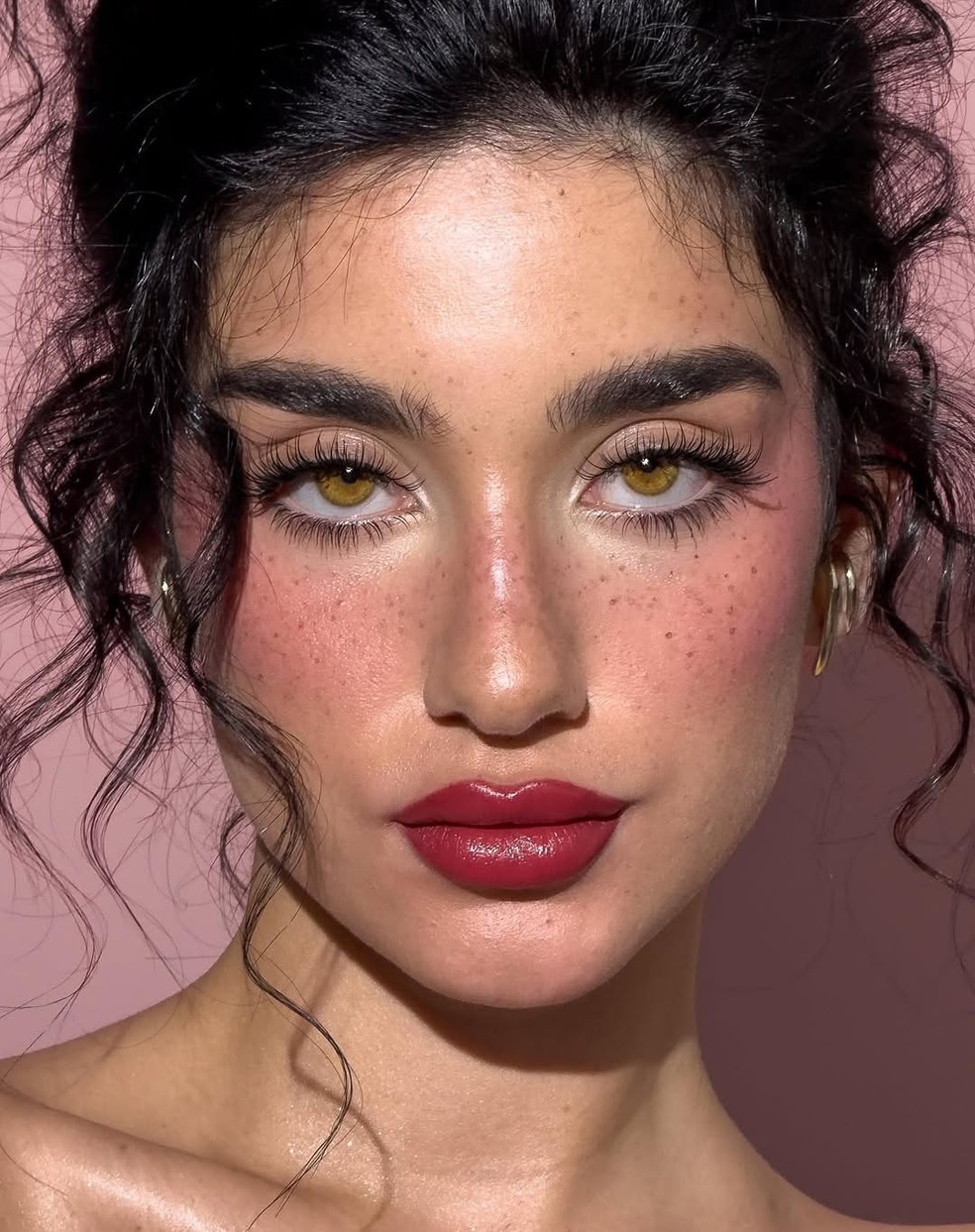9 maquiagens para apostar na tendência “berry makeup”