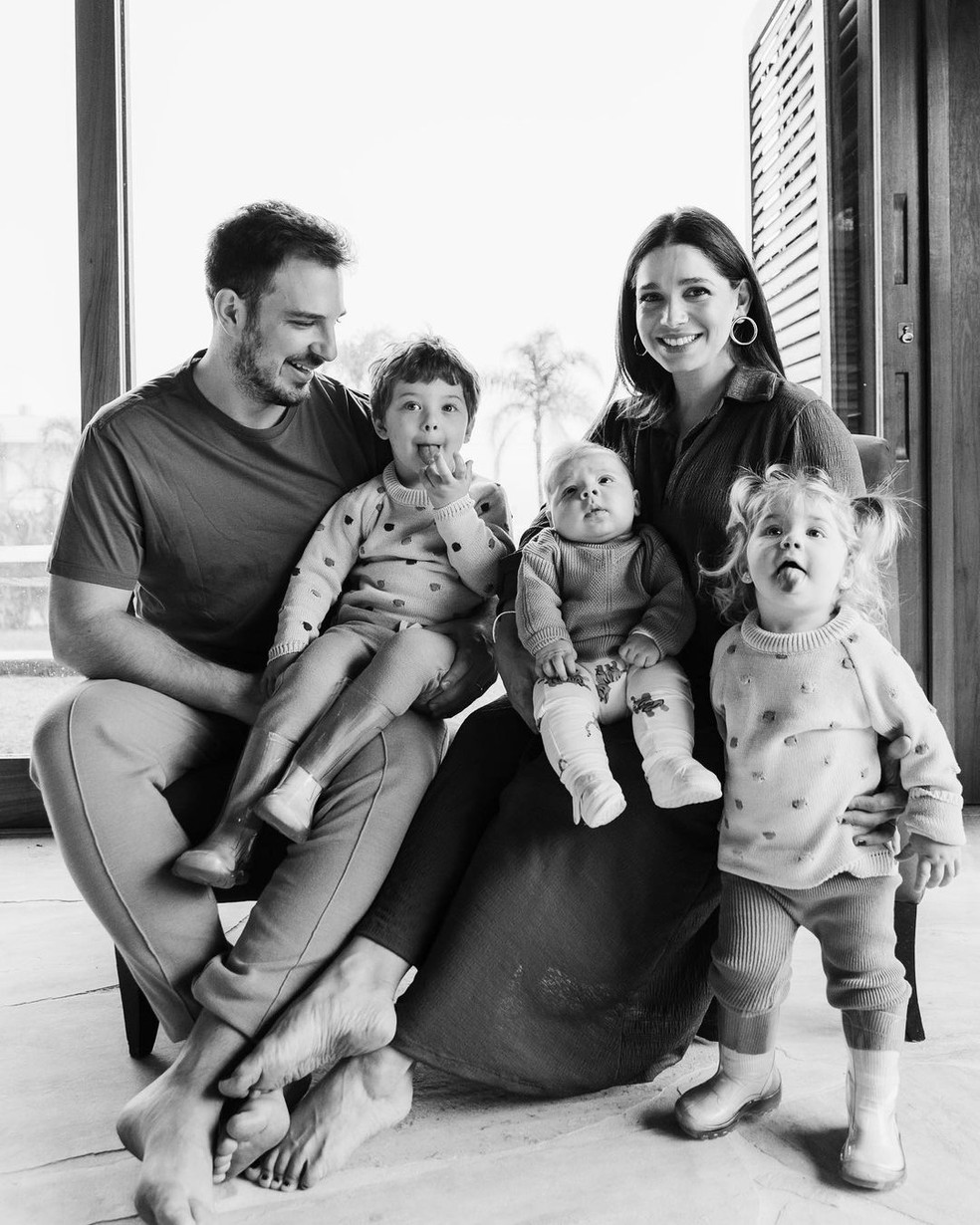 Sabrina Petraglia se declara para o marido em post com fotos nostálgicas