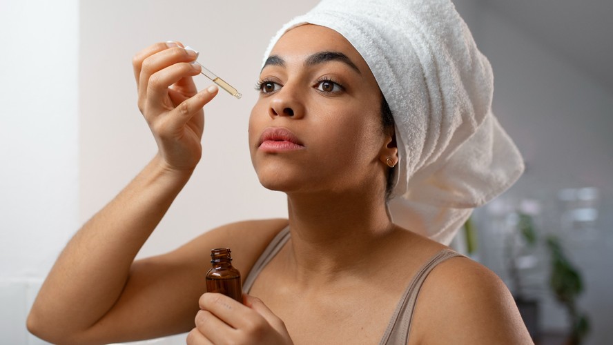 Sérum facial: 7 melhores produtos para tratar acne, manchas e mais
