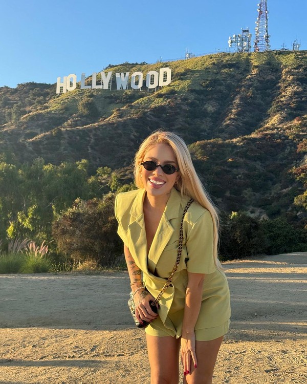 Karoline Lima posa em letreiro de Hollywood e celebra: 'Quem era ela ...