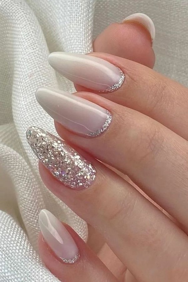 Unhas decoradas em prata: o efeito espelhado que merece a sua atenção