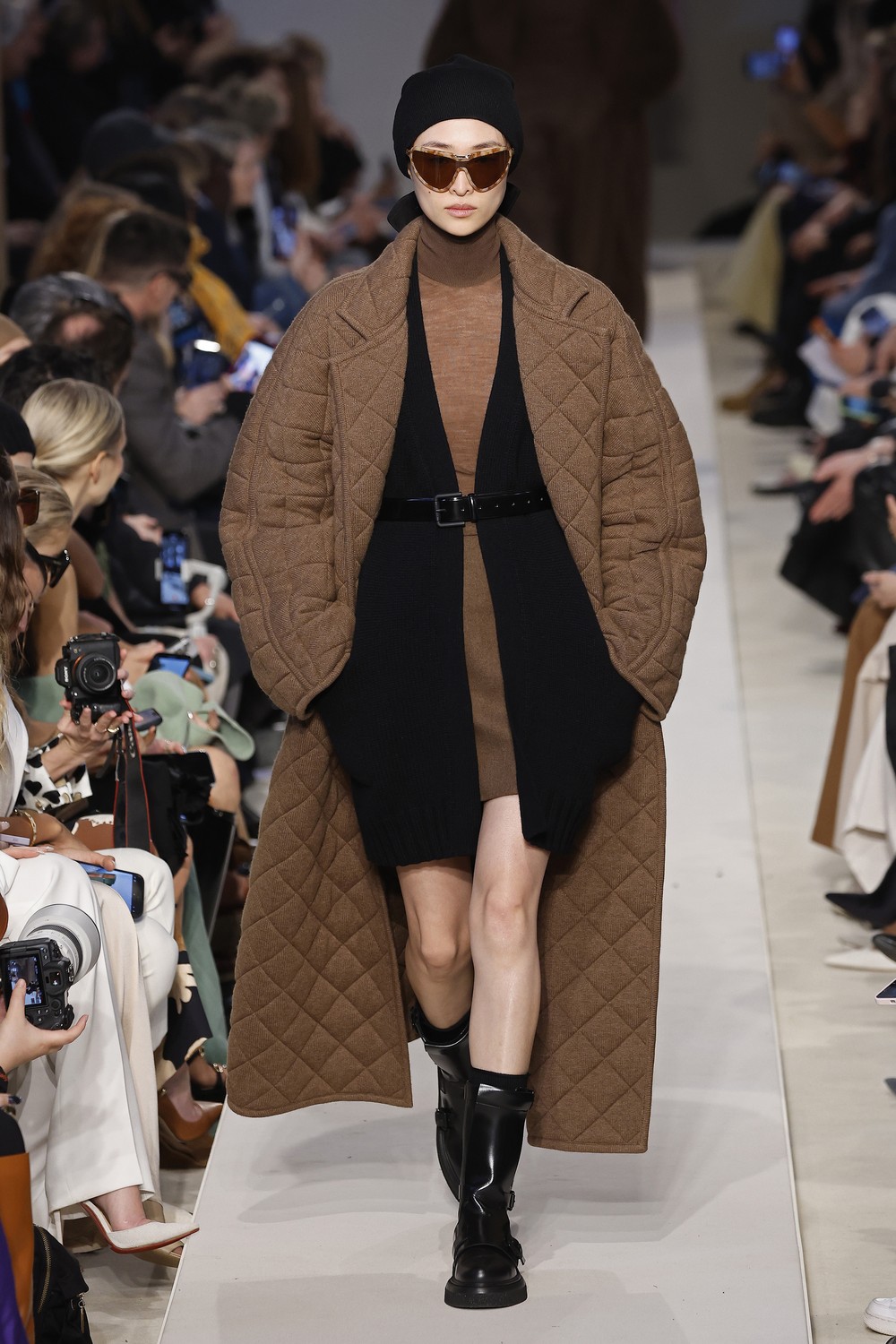 Max Mara leva coleção moderna e elegante ao inverno de Milão