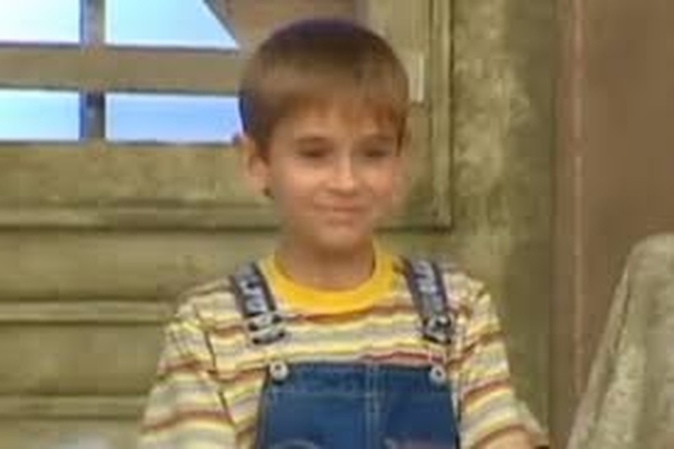 Lembra dele? Caquinho em 'Sai de Baixo' hoje é cantor de uma banda de ...