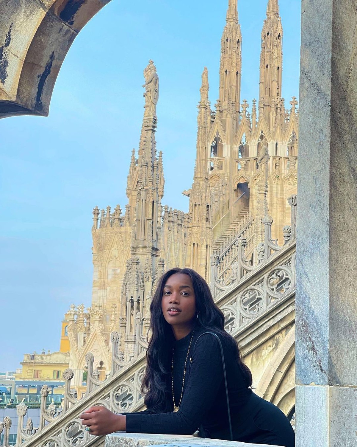 Iza posa em catedral de Milão e encanta seguidores: 'Maravilhosa'