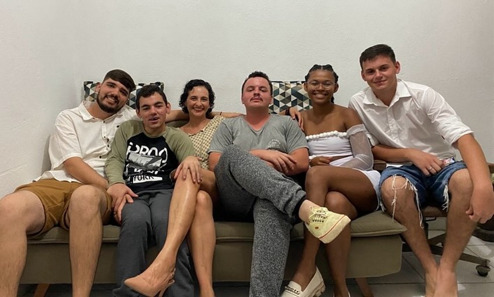 Ela fugiu da violência quando criança, se encontrou na música, e agora ...