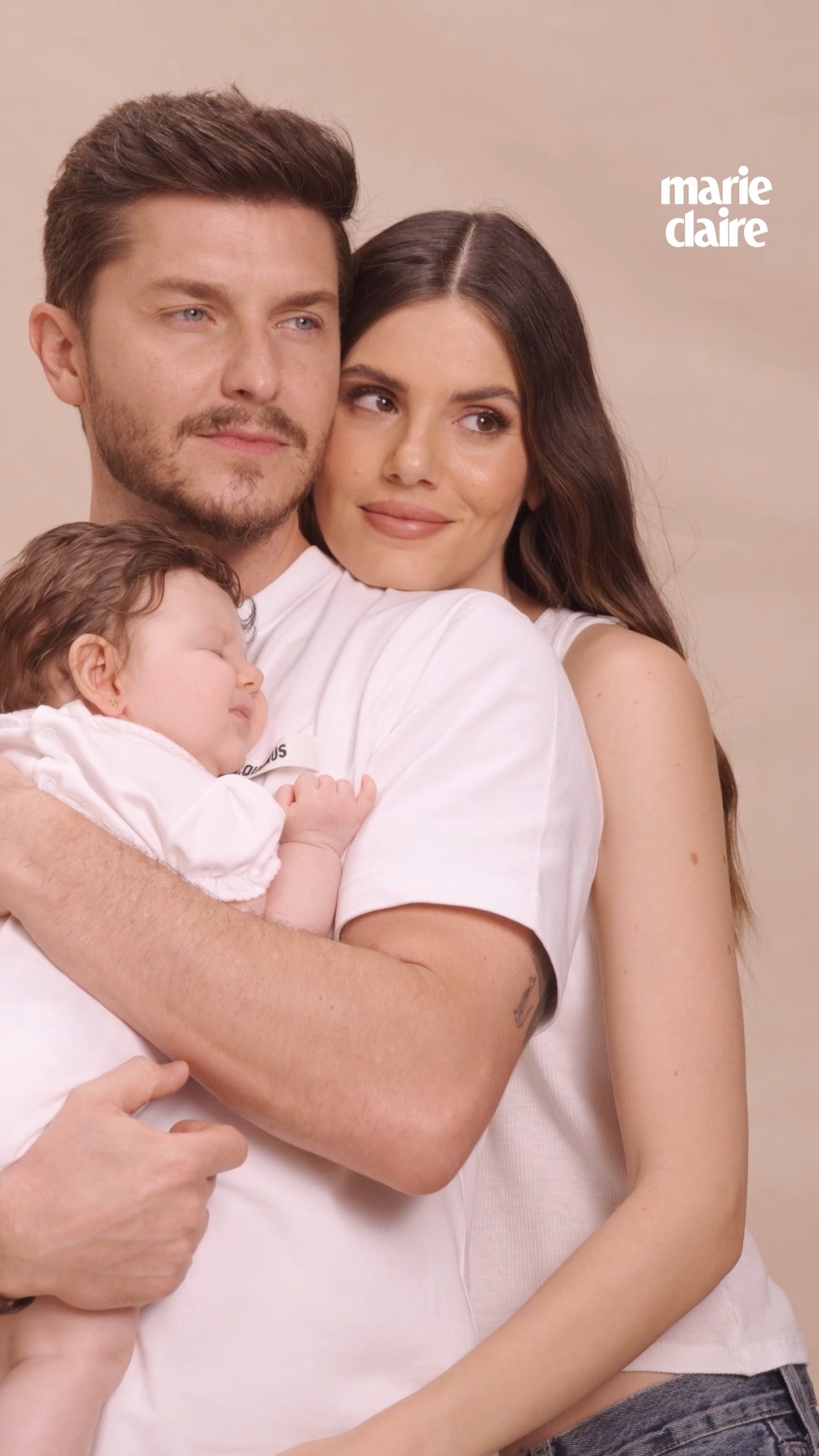 Camila Queiroz e Klebber Toledo comemoram 5º mesversário da filha, Clara