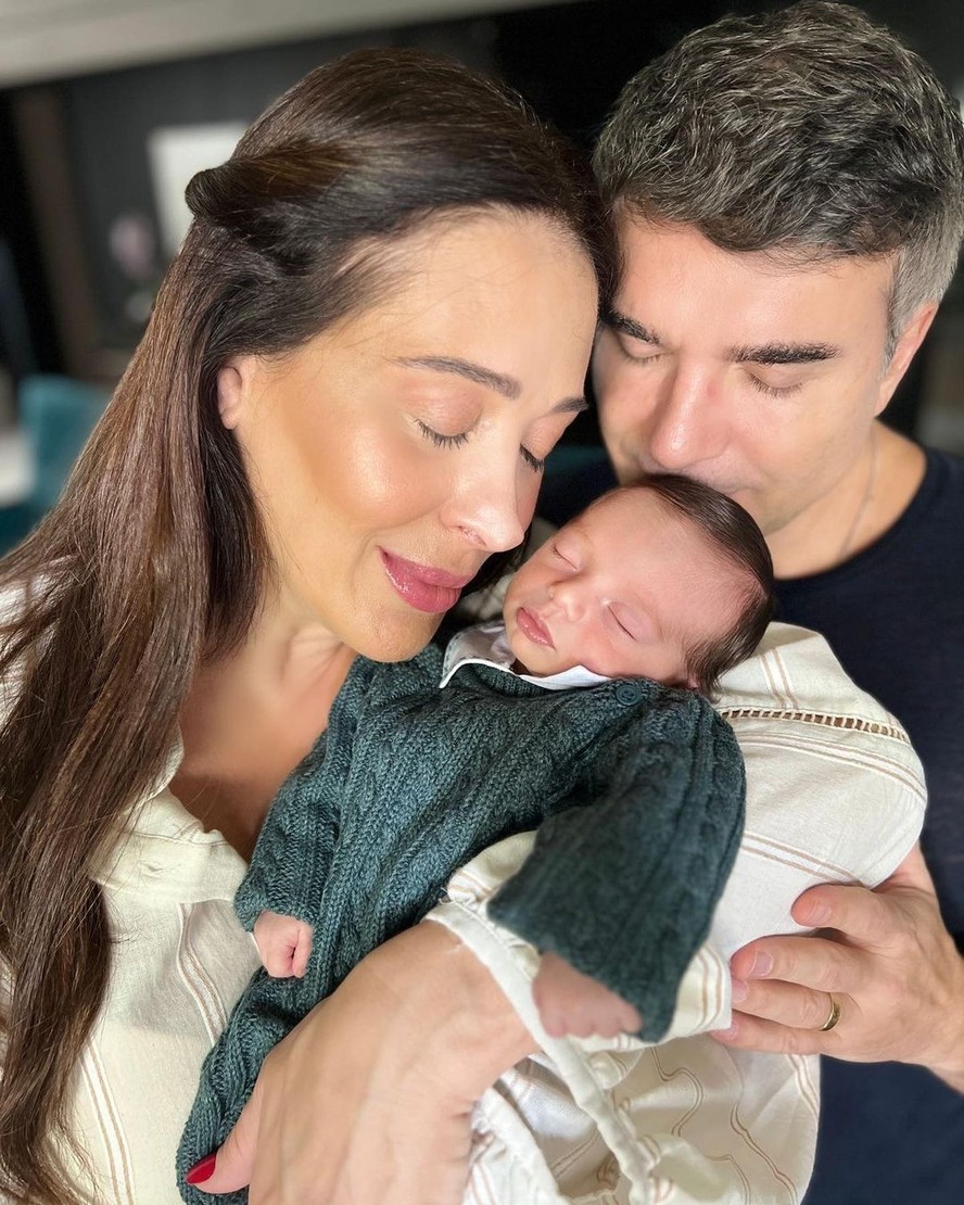 Claudia Raia encanta a web ao posar com fiho e marido: 'Me nutrindo de ...