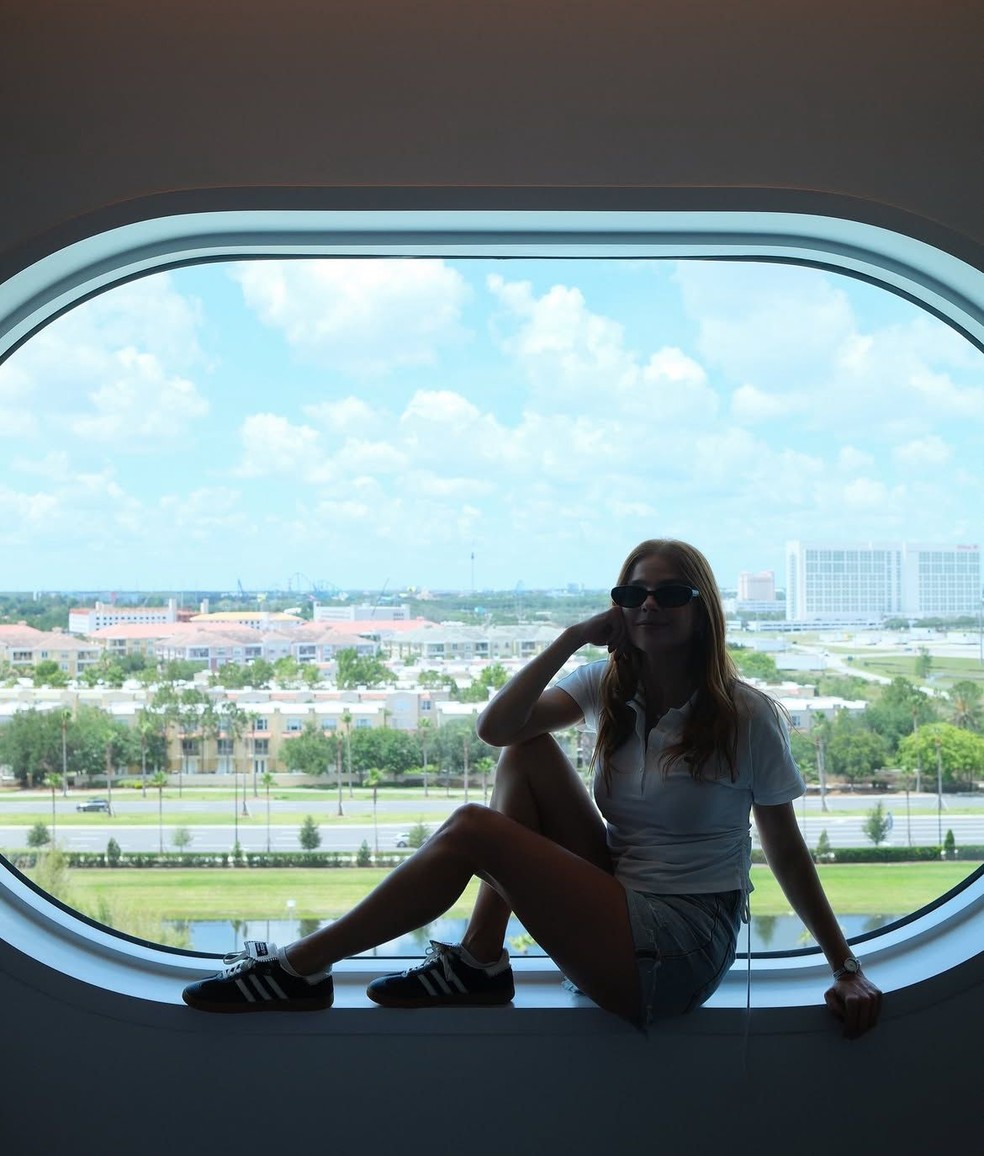 Gabriela Medvedovski abre álbum de fotos em Orlando, nos EUA