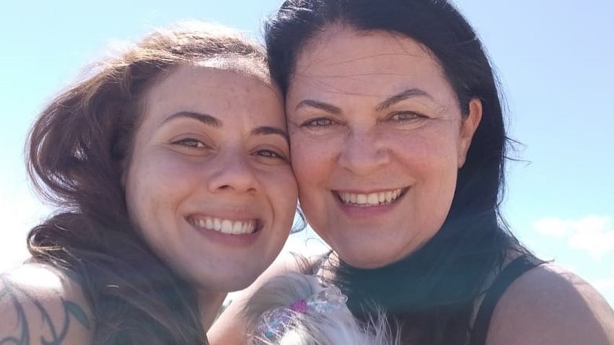 Após ataque homofóbico, casal cria movimento de apoio à lésbicas que ...