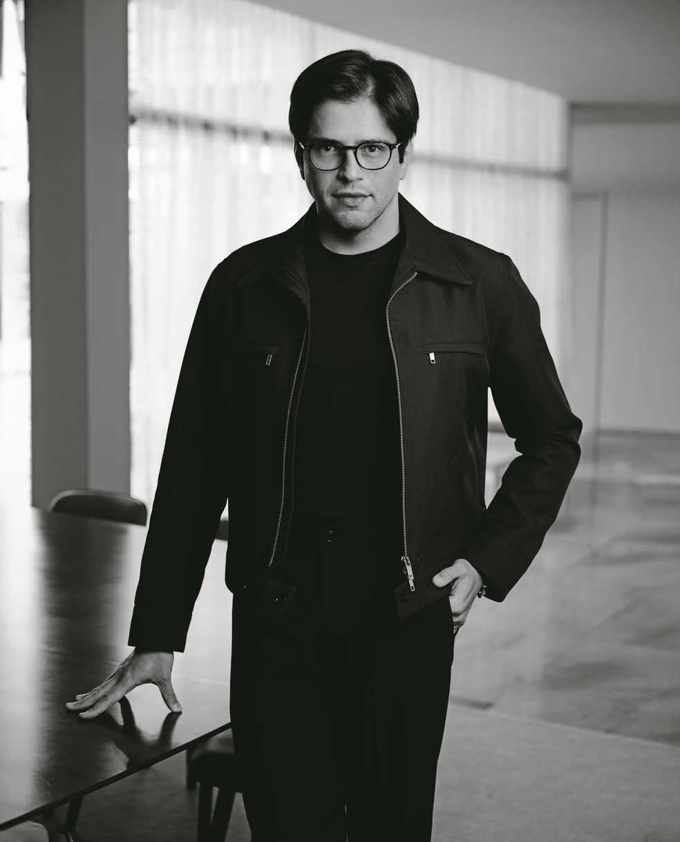 Quem é o designer de 35 anos à frente do sucesso dos sapatos Alexandre ...