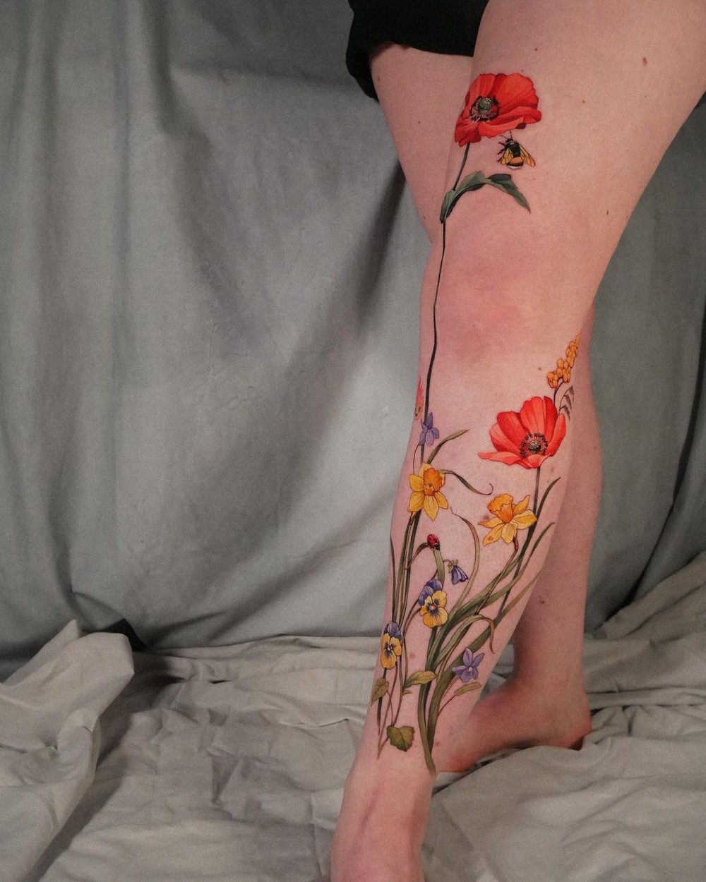 Tatuagens femininas na canela: modelos lindos para você marcar na pele