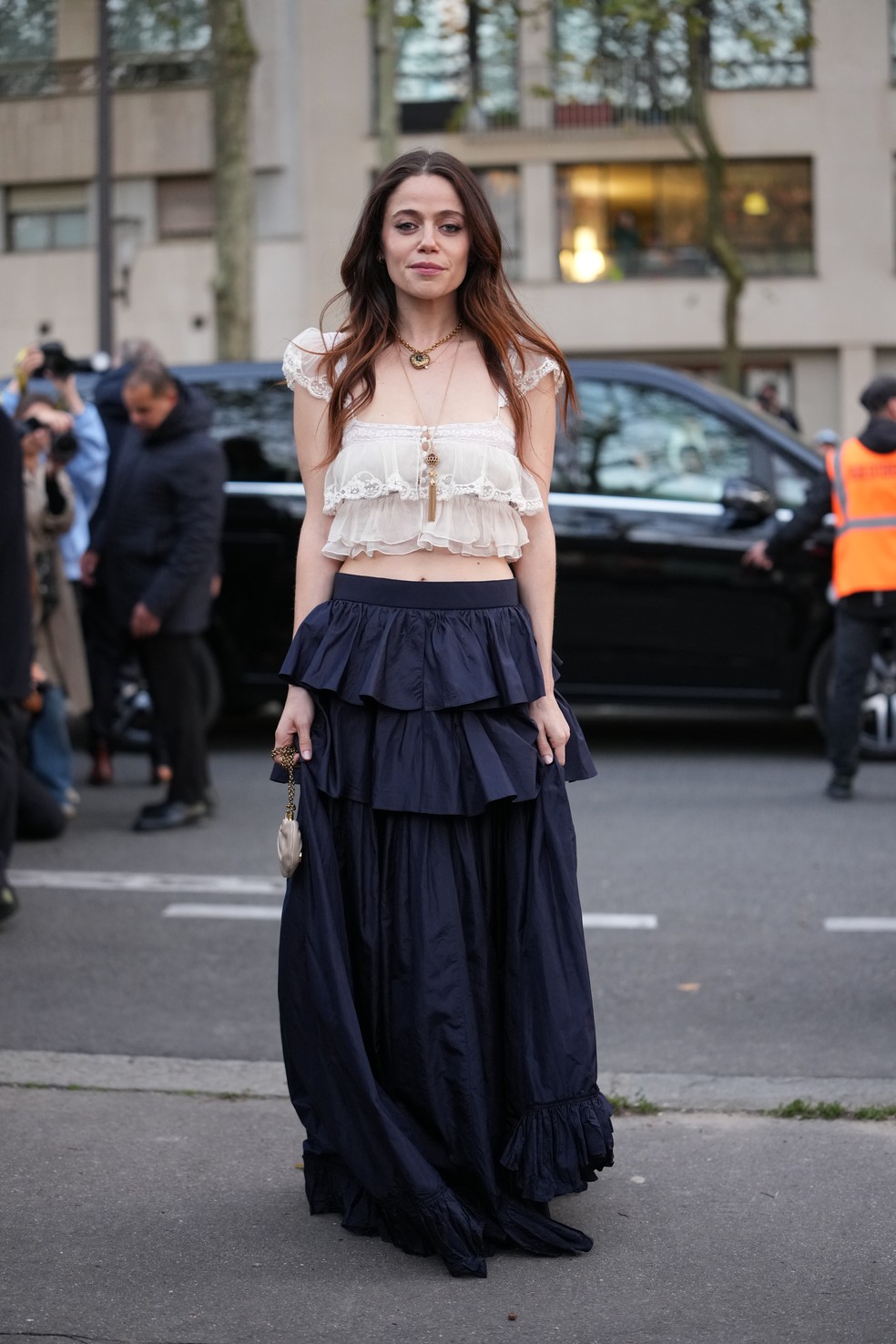 A saia boho promete dominar o verão; veja como as fashionistas estão usando