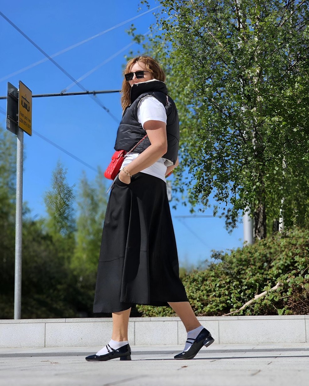 Quer montar um look com saia preta? 30 maneiras de incorporar a peça no ...