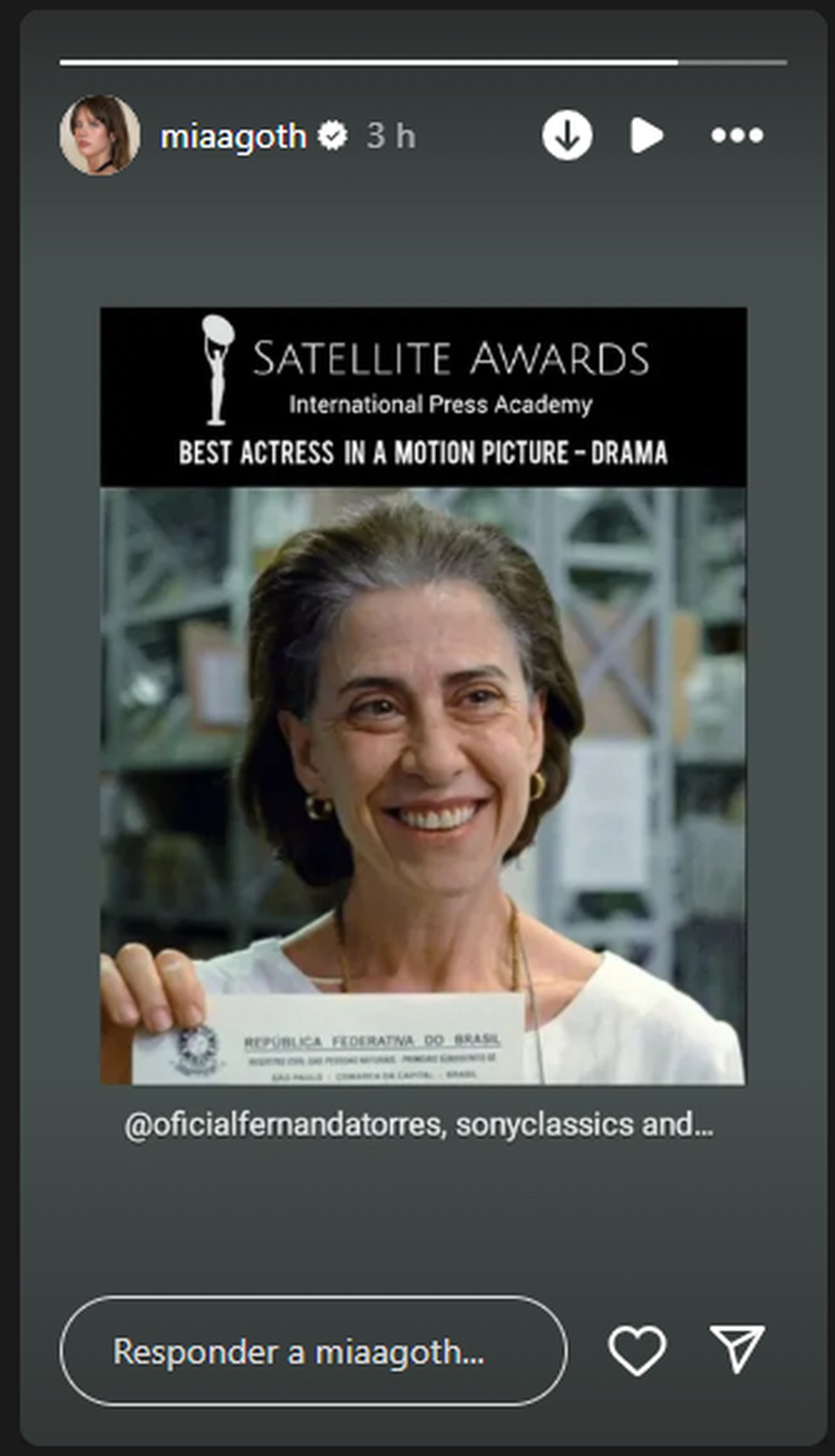 Neta de Maria Gladys, Mia Goth comemora prêmio de Fernanda Torres ...