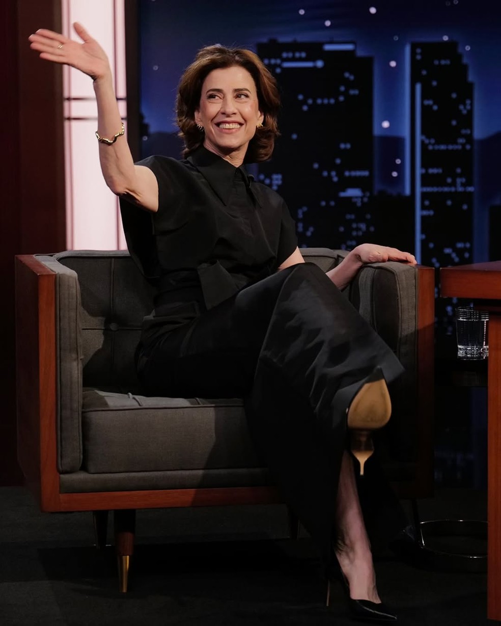 Fernanda Torres usa marcas brasileiras no programa Jimmy Kimmel: veja ...