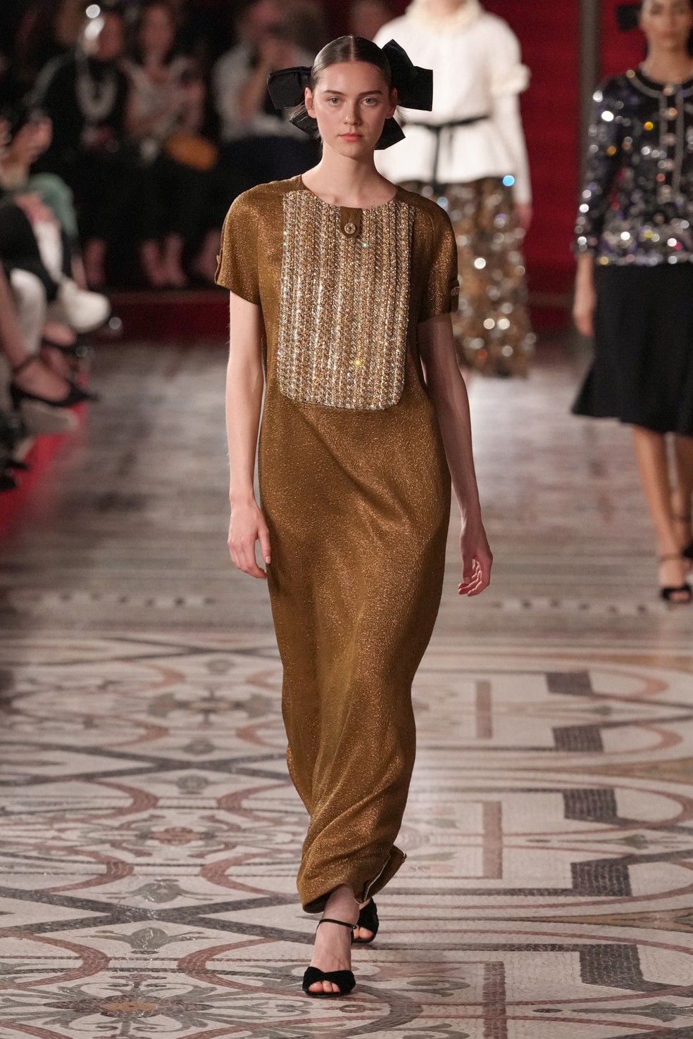 'Mocha mousse': como apostar na cor Pantone 2025 para elevar seus looks