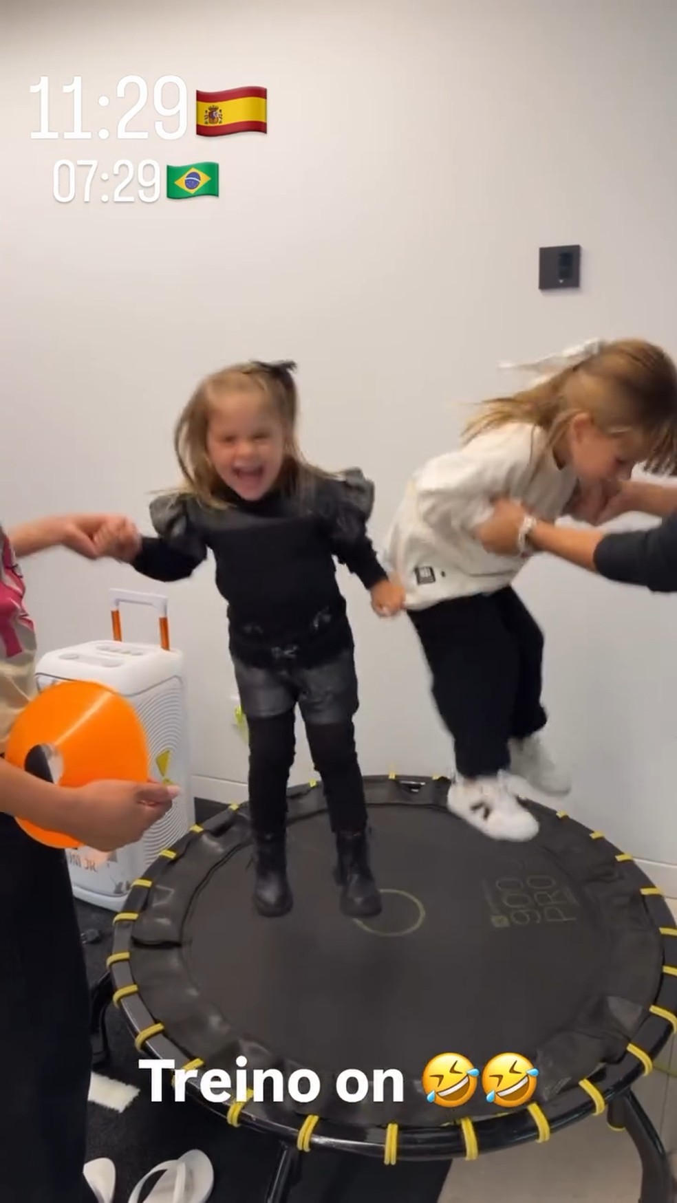 Virginia mostra academia privativa e sala de TV da mansão de Vini Jr ...