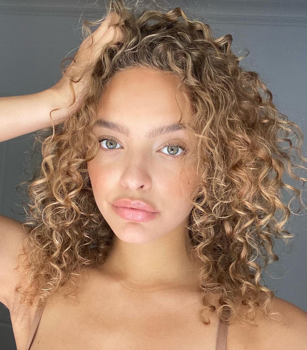 Botox em cabelo cacheado: saiba tudo sobre o tratamento