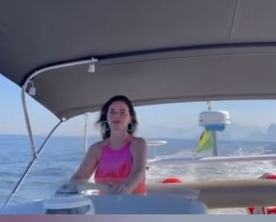 Luma de Oliveira ganha enxurra de elogios ao pilotar em iate: 'Uma ...