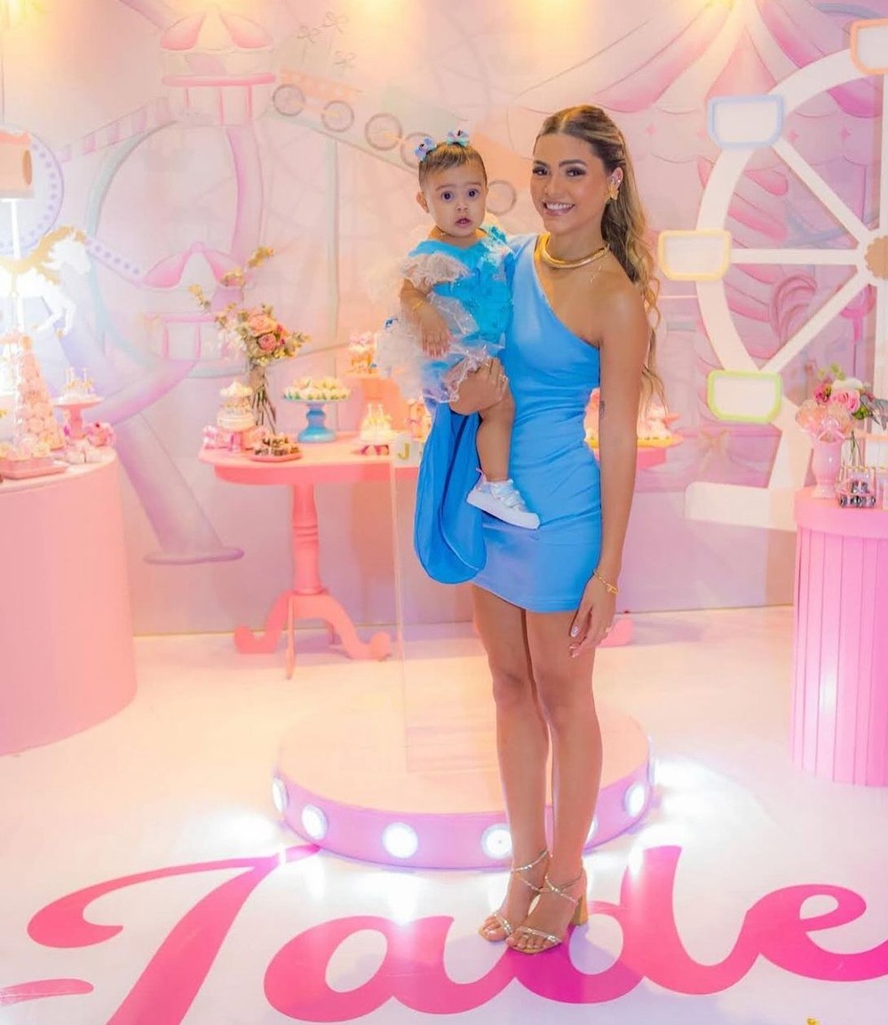 Mãe da filha de Poze do Rodo rebate comentários sobre presença da bebê ...