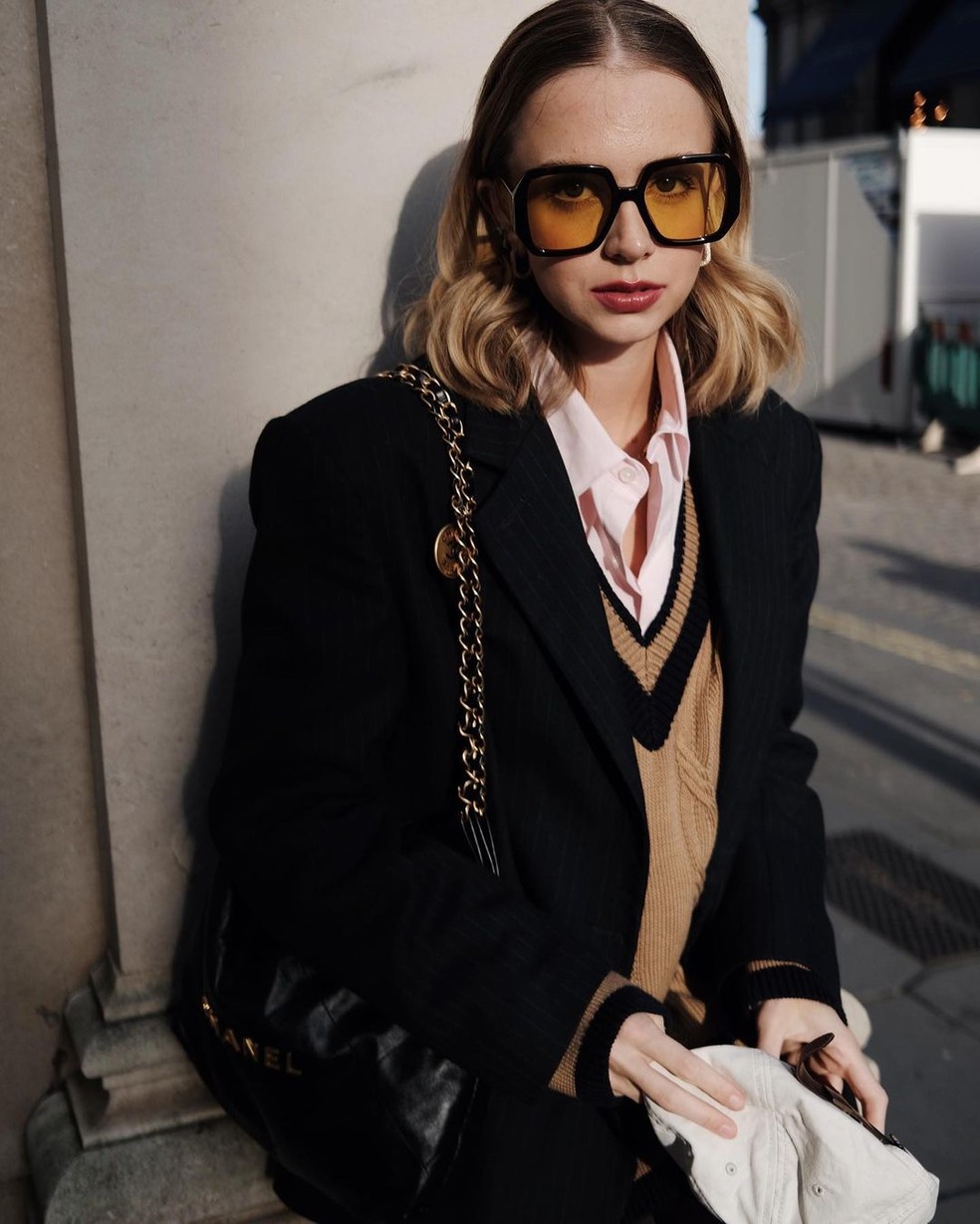 Isabella Scherer une couro e alfaiataria em look para passear por Londres