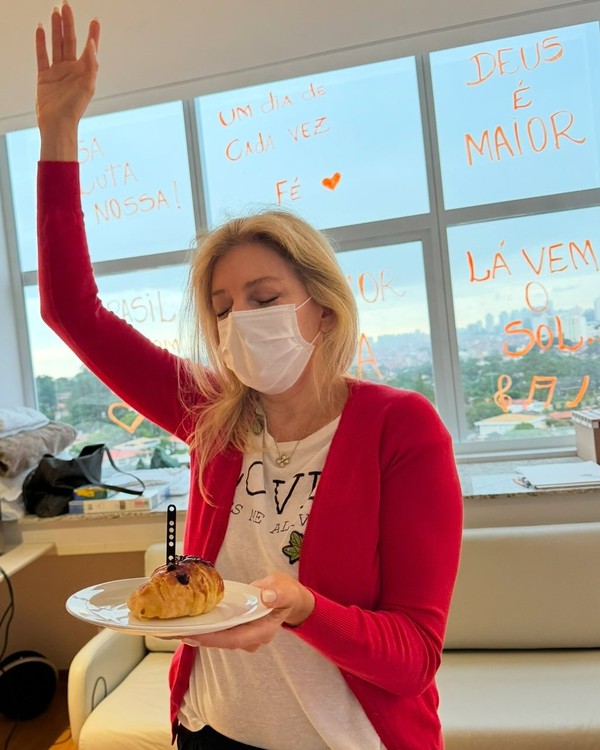 Fabiana Justus comemora aniversário de 68 anos da mãe, Sacha Chryzman ...