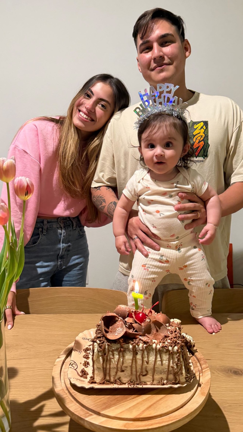 A cara do avô? Neta de Leandro Hassum completa 7 meses em festinha ao ...