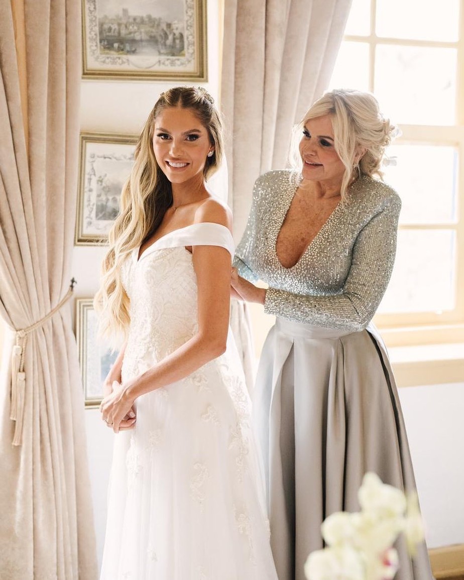 Monique Evans mostra foto inédita de casamento e se declara para ...