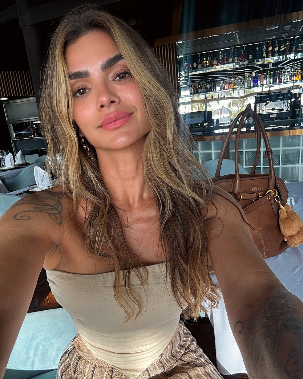 Kelly Key posa após almoço de negócios e desabafa: 'Me sinto lindíssima ...