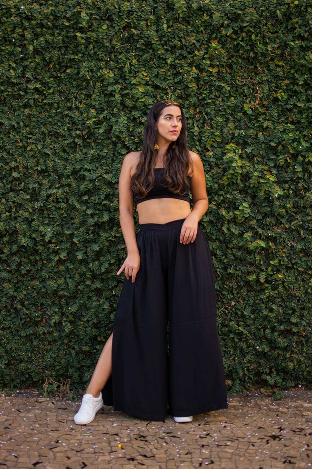 Look com calça pantalona preta: 30 Visuais marcantes para se inspirar