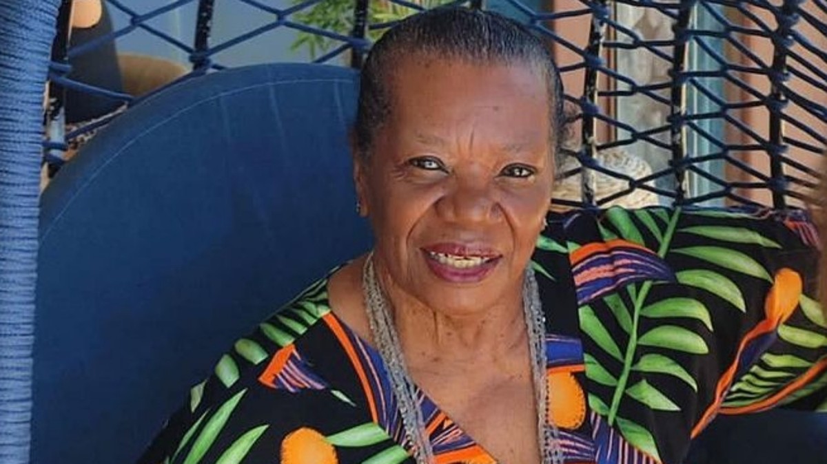 Neusa Borges leva troféu Kikito de Melhor Atriz Coadjuvante e faz ...