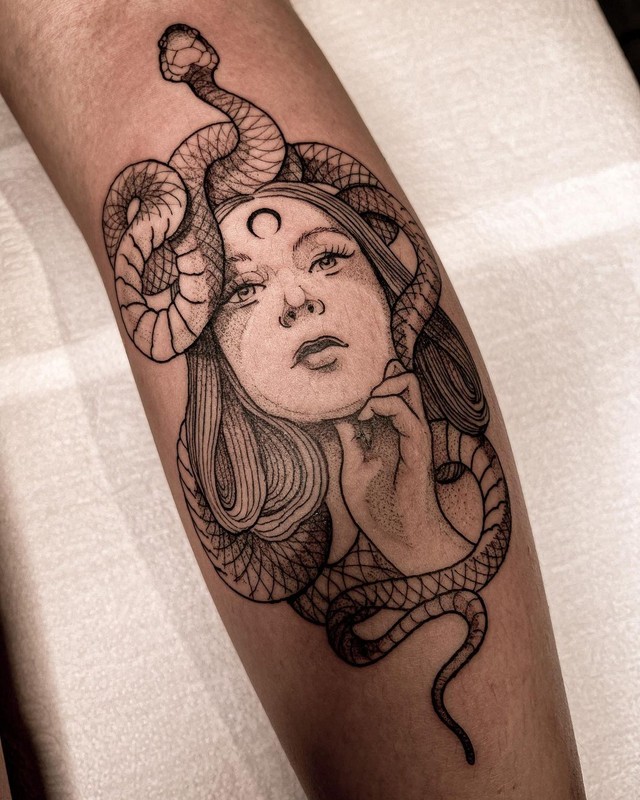 Tatuagem na panturrilha feminina: inspiração para a sua próxima arte
