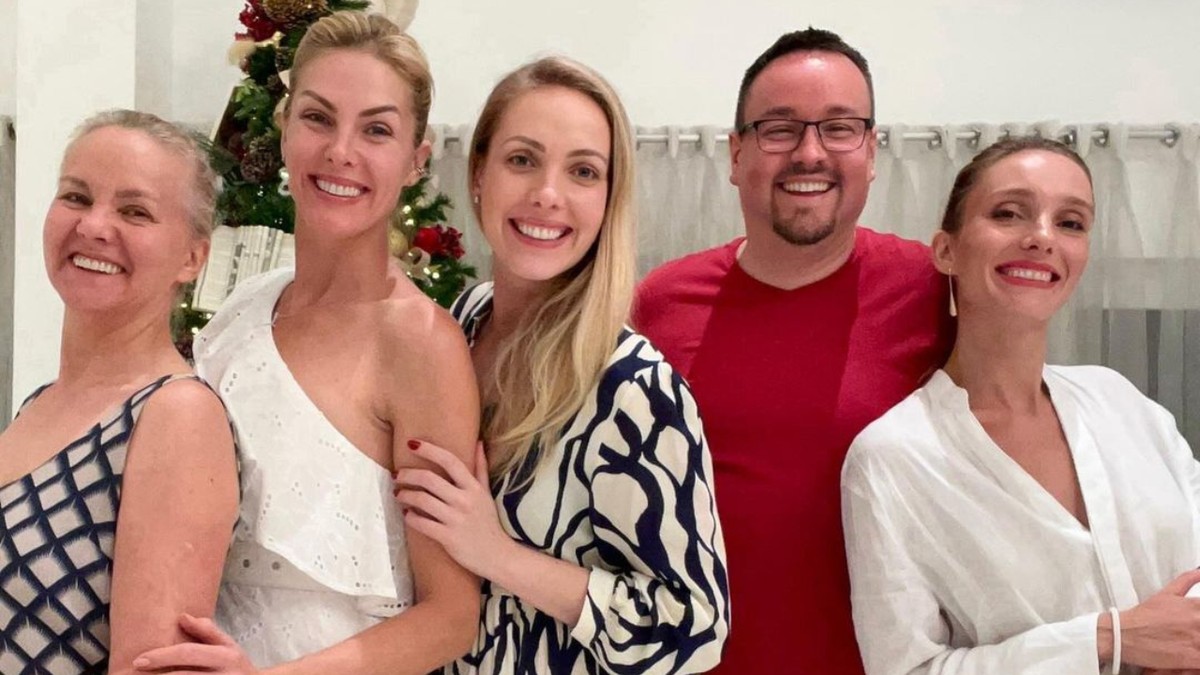 Irmã de Ana Hickmann abre álbum natalino em família: 'O Natal que pedi'