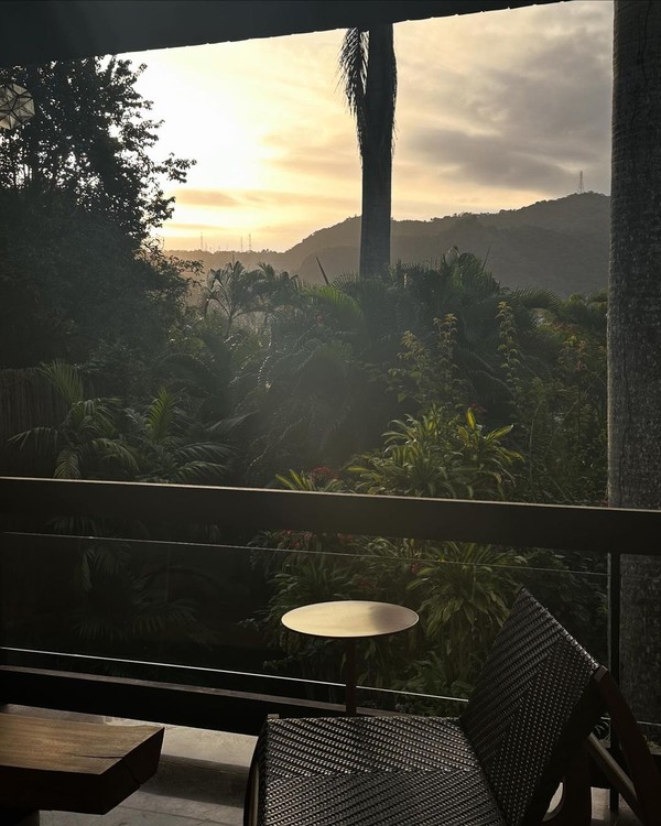 Isis Valverde abre álbum de fotos com a família: 'Quando a casa fica cheia'