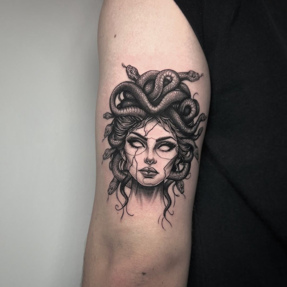 Tatuagem de Medusa: Conheça a história por trás da mitologia e veja 20 ...
