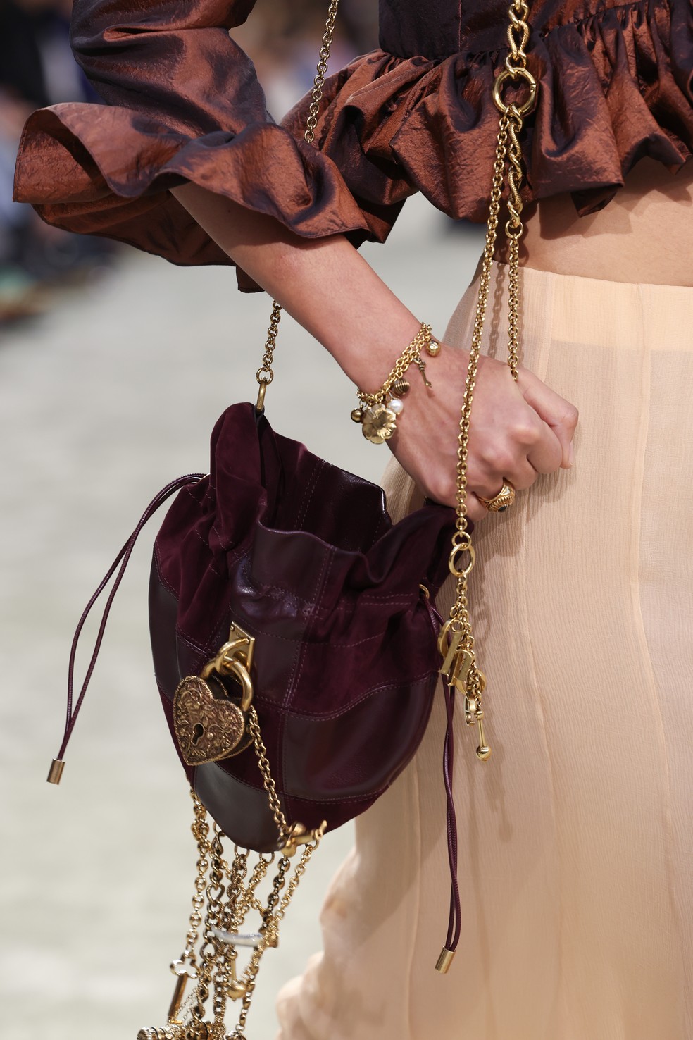 Chloé expande estética boho para a coleção de Inverno 25