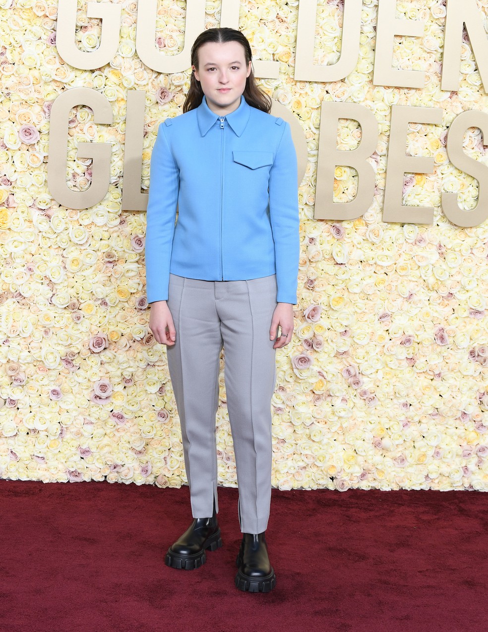 6 vezes em que Bella Ramsey quebrou padrões com looks boyish