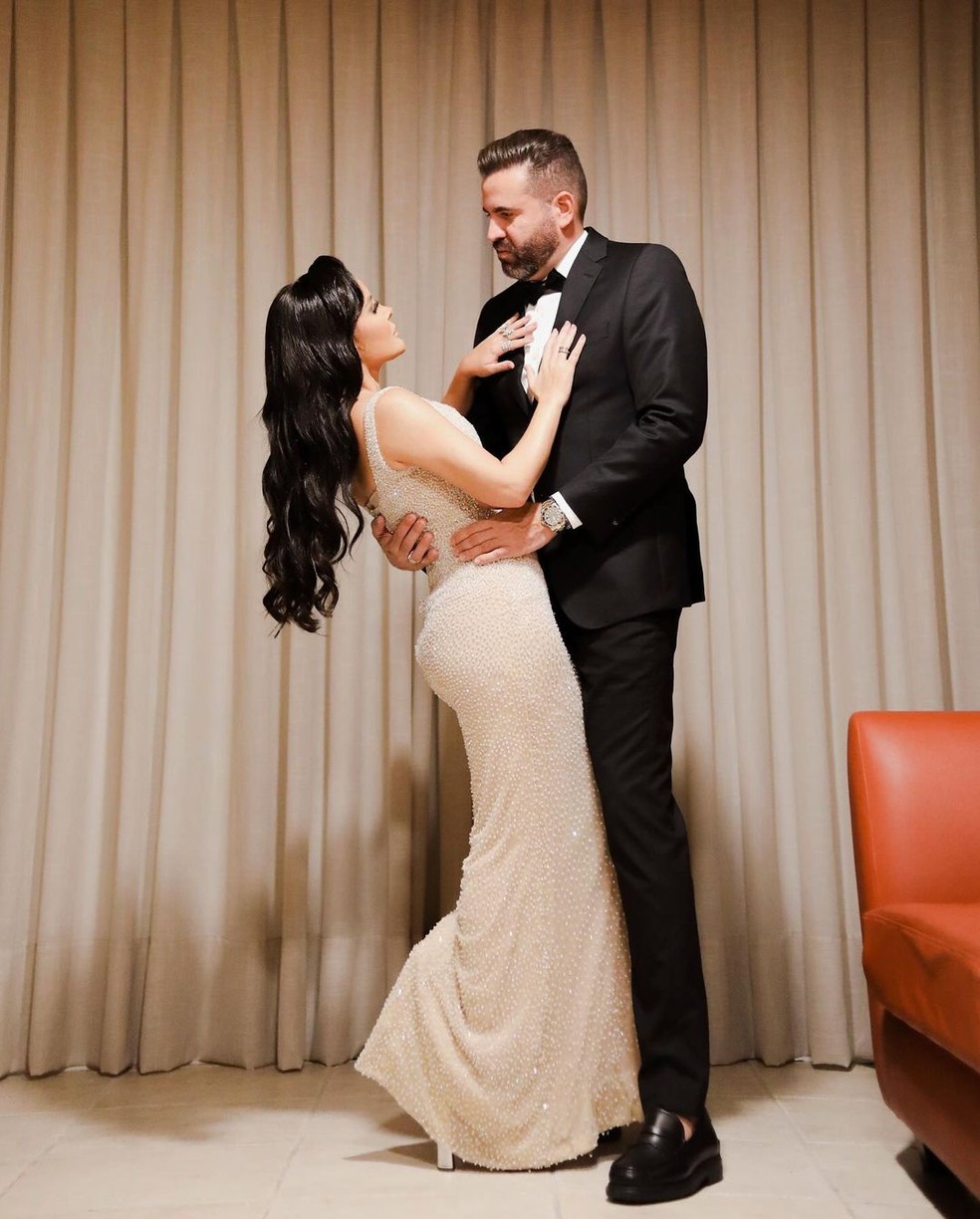 Maraisa posa em clima romântico com o namorado, Fernando Mocó, e casal ganha elogios: 'Que lindos'