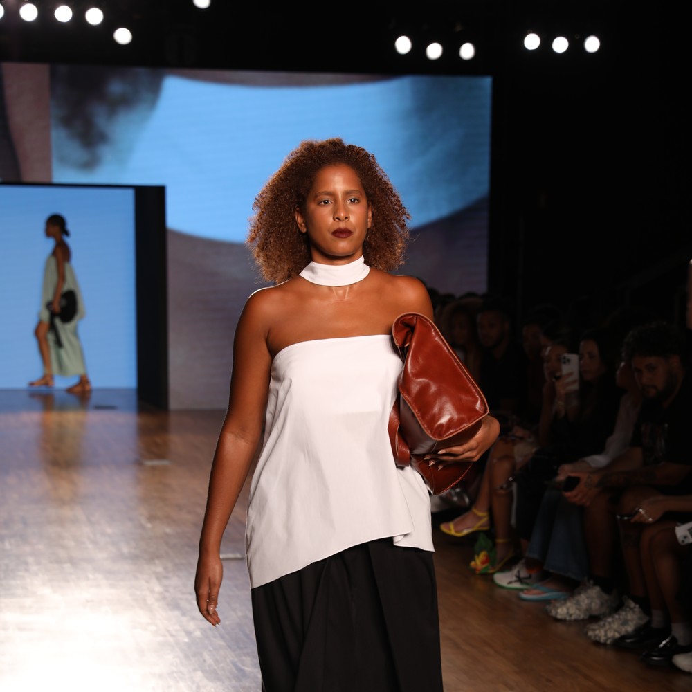 Moda afrocosmopolita: Angela Brito coloca festas de santos no SPFW