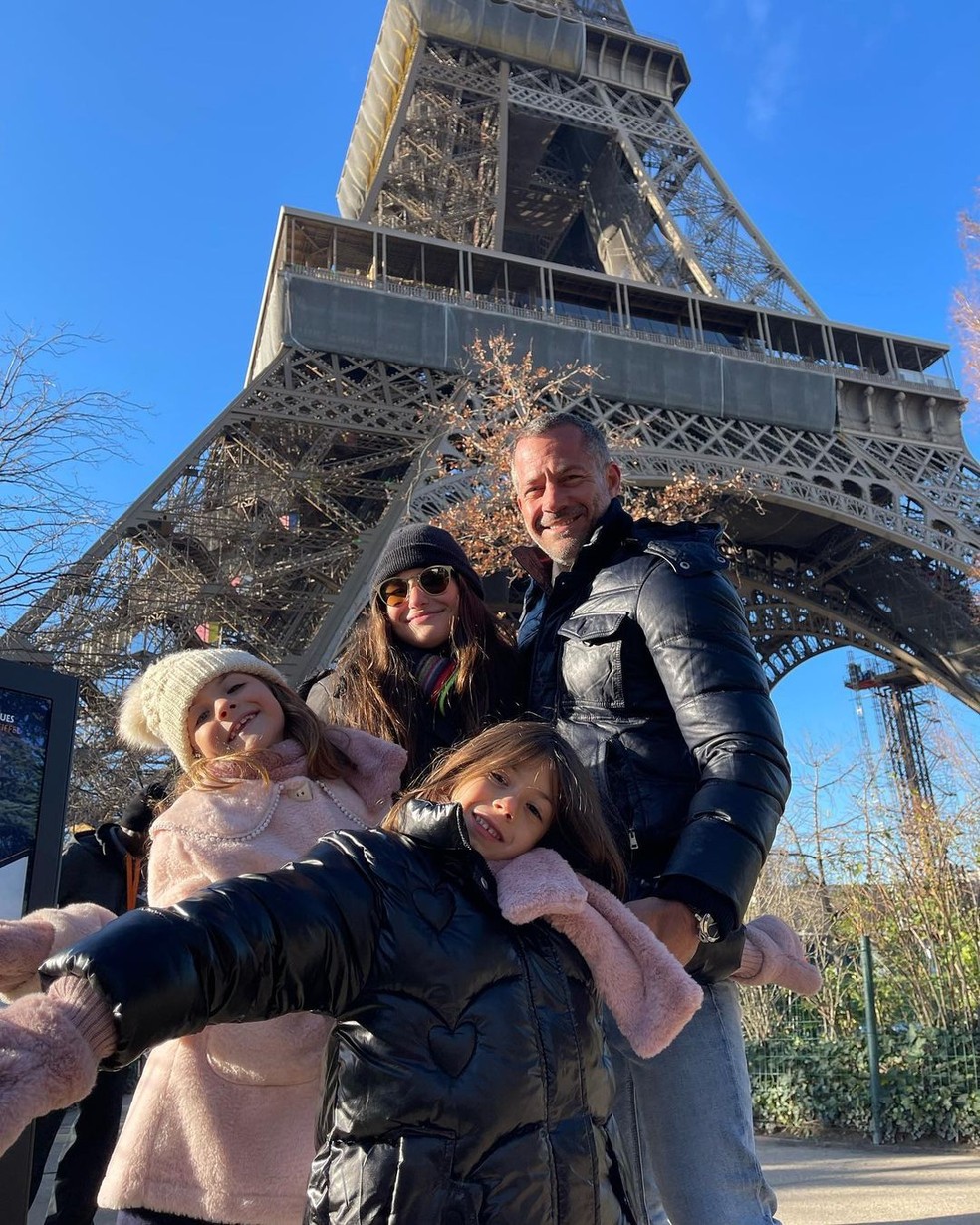 Kyra Gracie abre álbum de fotos com a família em Paris: 'Está demais'