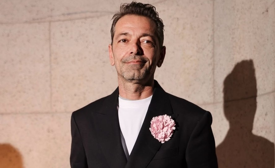 Pieter Mulier assume a direção criativa da Versace sob nova gestão do ...