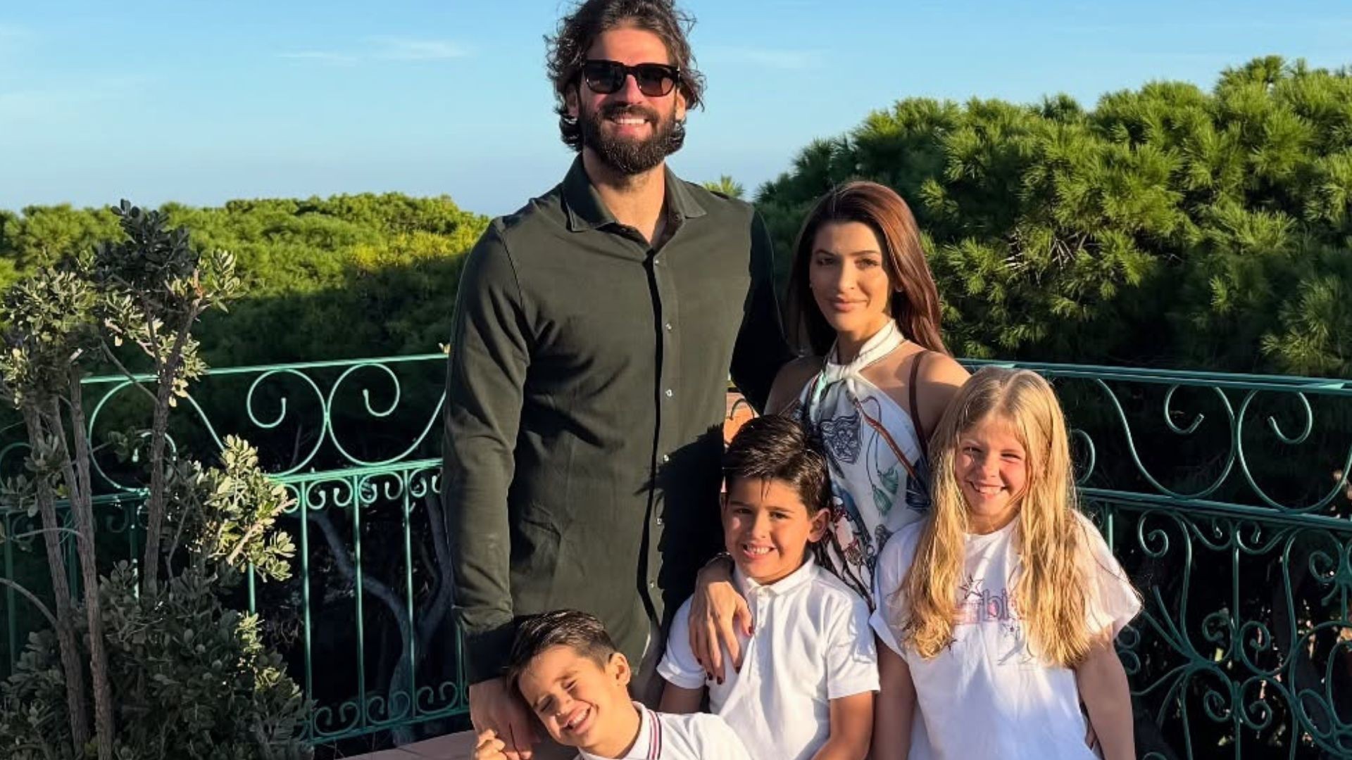 Clique de porta-retrato: Natalia e Alisson Becker posam com os três ...