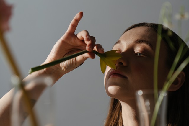 O que nos leva a amar ou odiar uma fragrância? Perfumista explica o que ...
