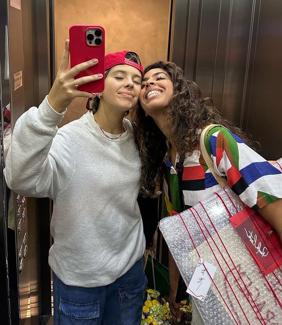 Bela Gil se declara para a filha, Flor Gil, em novo álbum de fotos ...