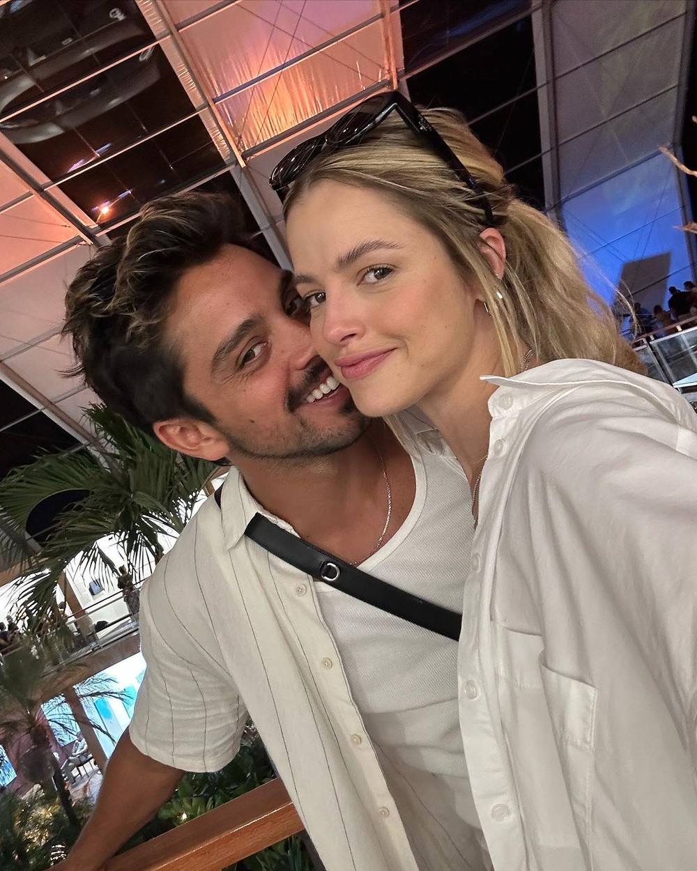 Agatha Moreira posta cliques com o namorado Rodrigo Simas e brinca ...