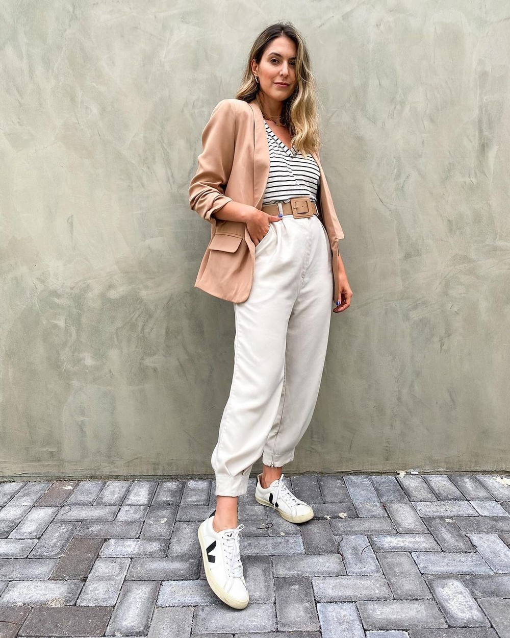 Inspire-se em looks com blazer e saiba como usar a peça-chave do seu outfit