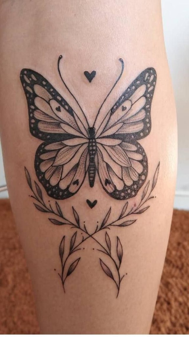 Tatuagem na panturrilha feminina: inspiração para a sua próxima arte