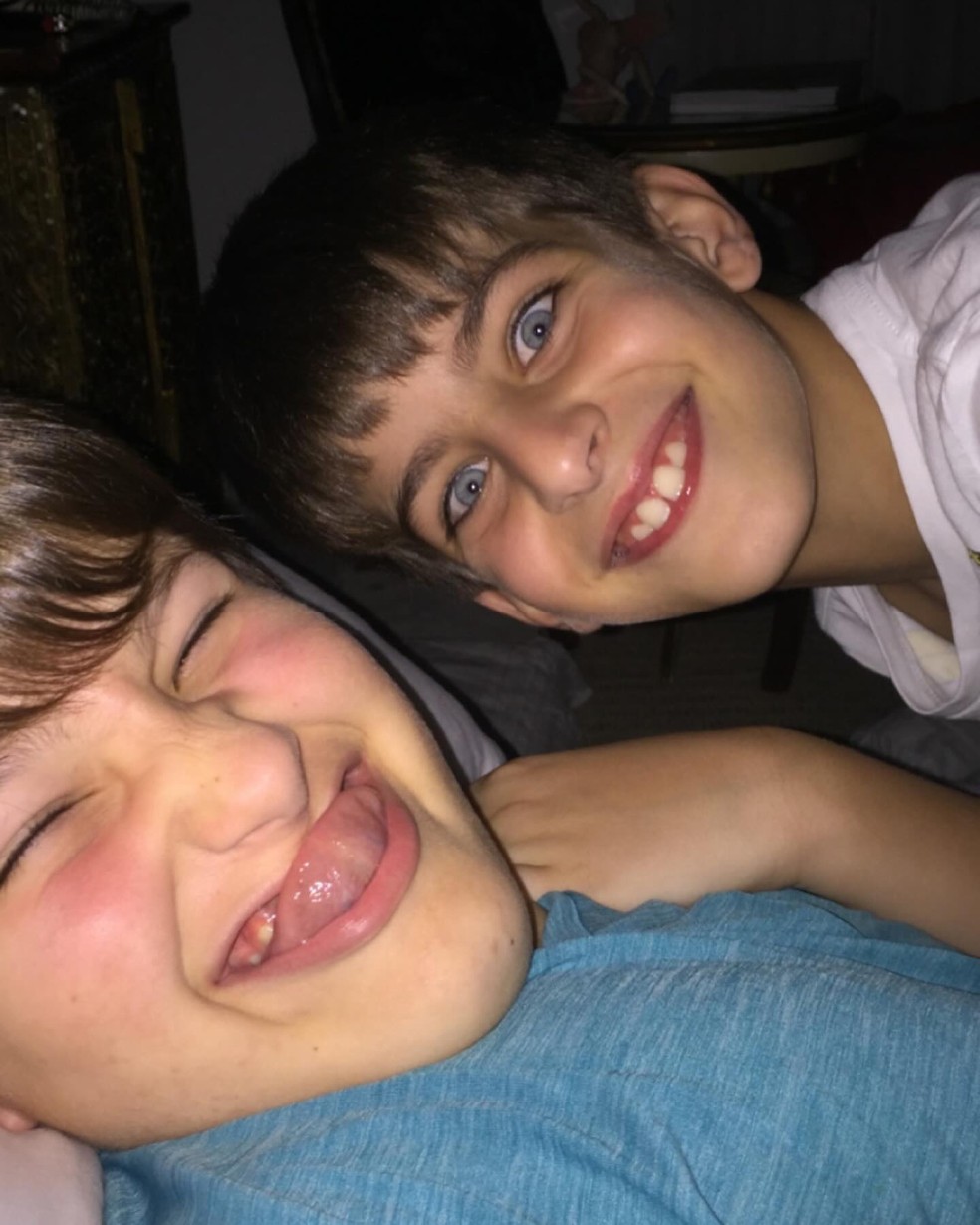 Isabeli Fontana publica fotos raras do filho com Henri Castelli ...