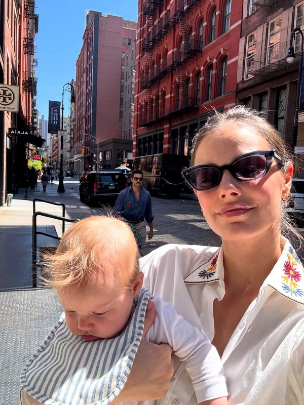 Laura Neiva encanta seguidores com fotos ao lado de Chay Suede e filha ...