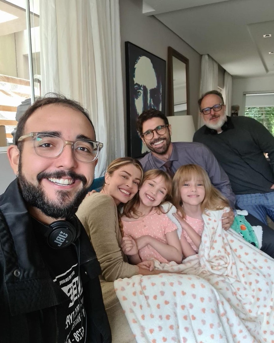 Reynaldo Gianecchini mostra foto de bastidores de filme com Grazi Massafera